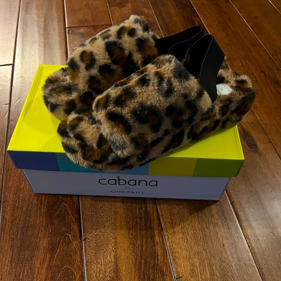 crown & ivy | Shoes | Crown Ivy Faux Fur Leopard Thick Fur With Black ...